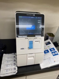 ラジオメーター 血液ガス分析装置 ABL9のデモをさせていただきました！ – 株式会社キカイヤ