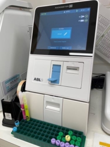 ラジオメーター 血液ガス分析装置 ABL9を納品させていただきました！ – 株式会社キカイヤ